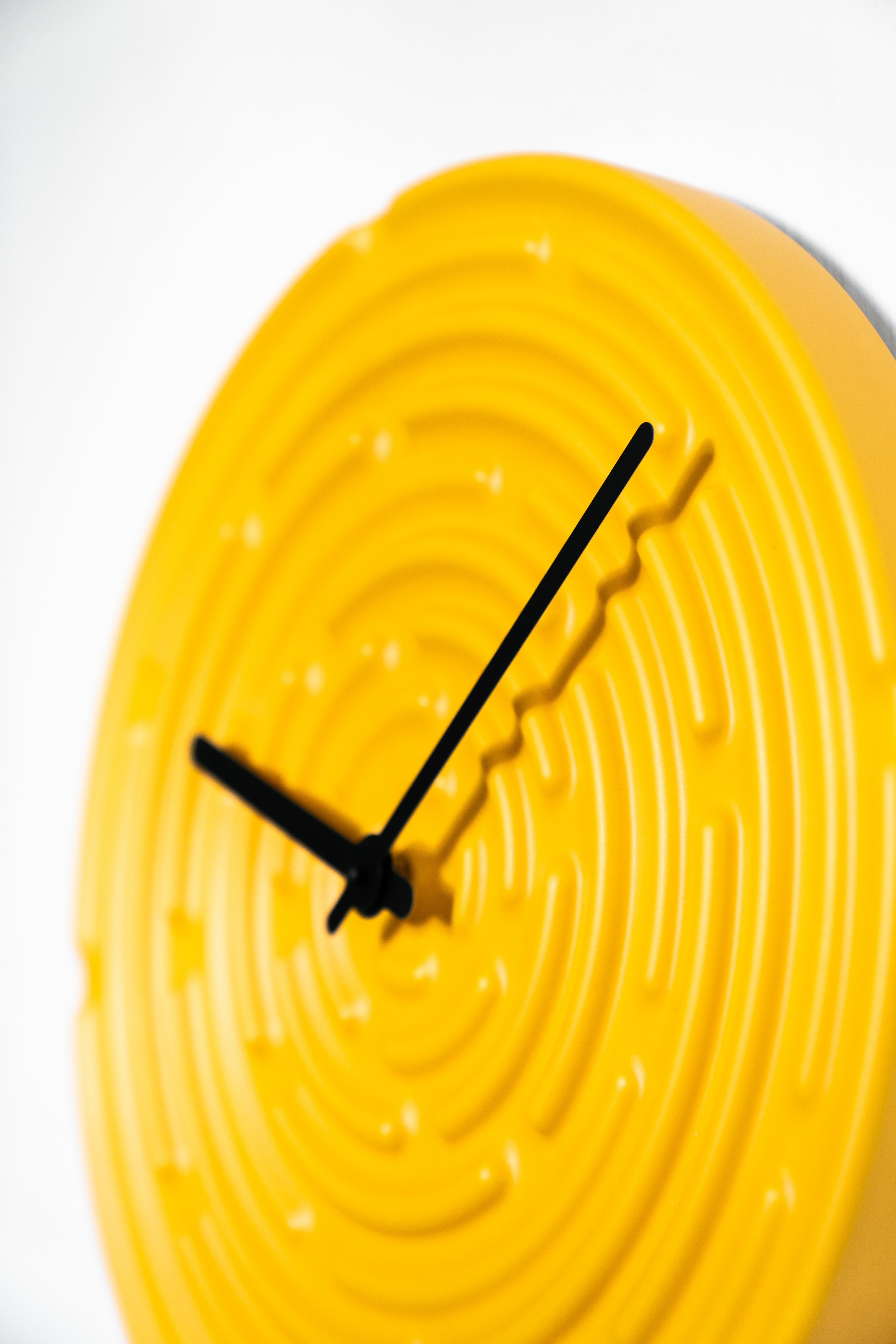 Manon Novelli - Minos - wall clock - Freesia yellow/dark green - raawii