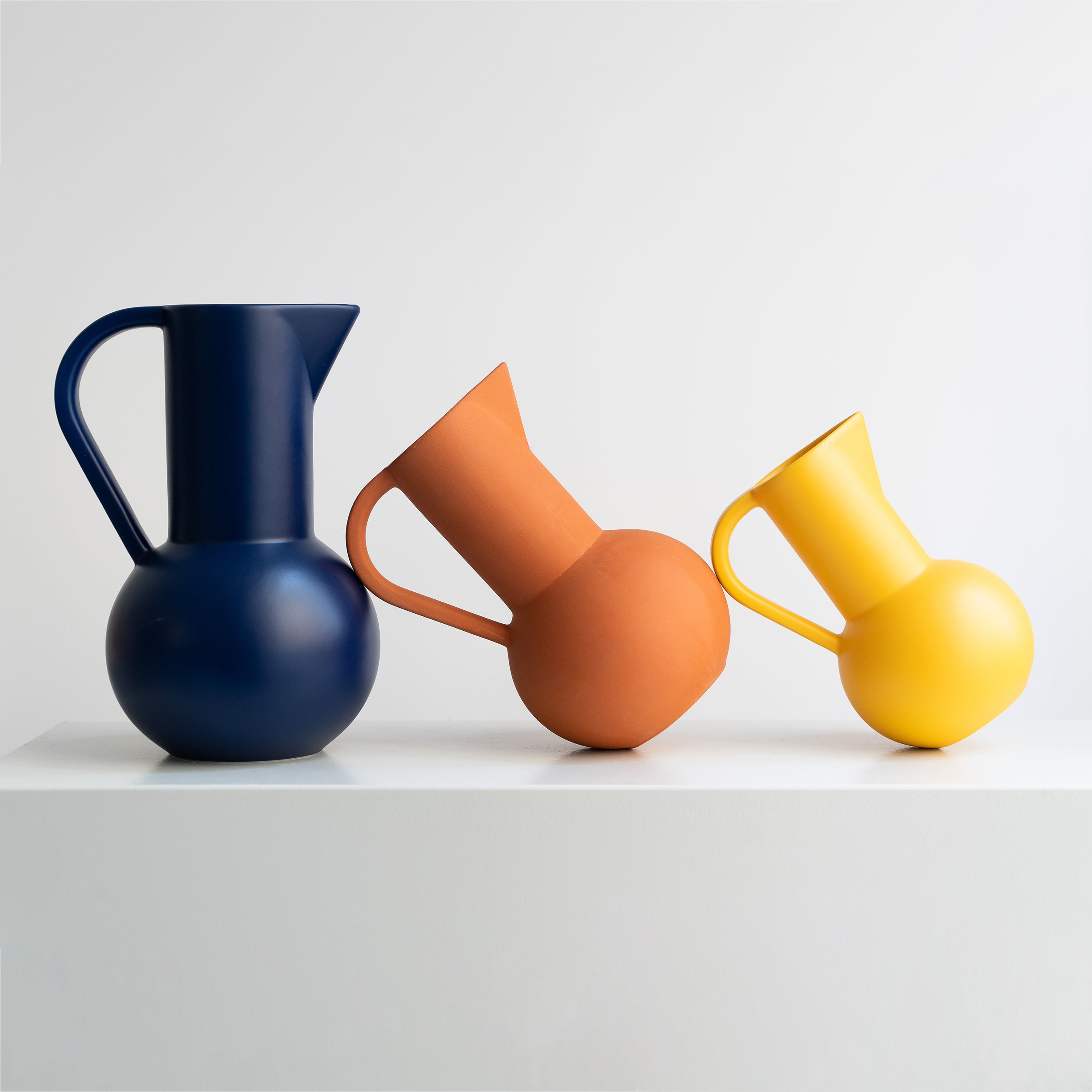 Nicholai Wiig-Hansen - Strøm - jug - medium - terracotta - raawii