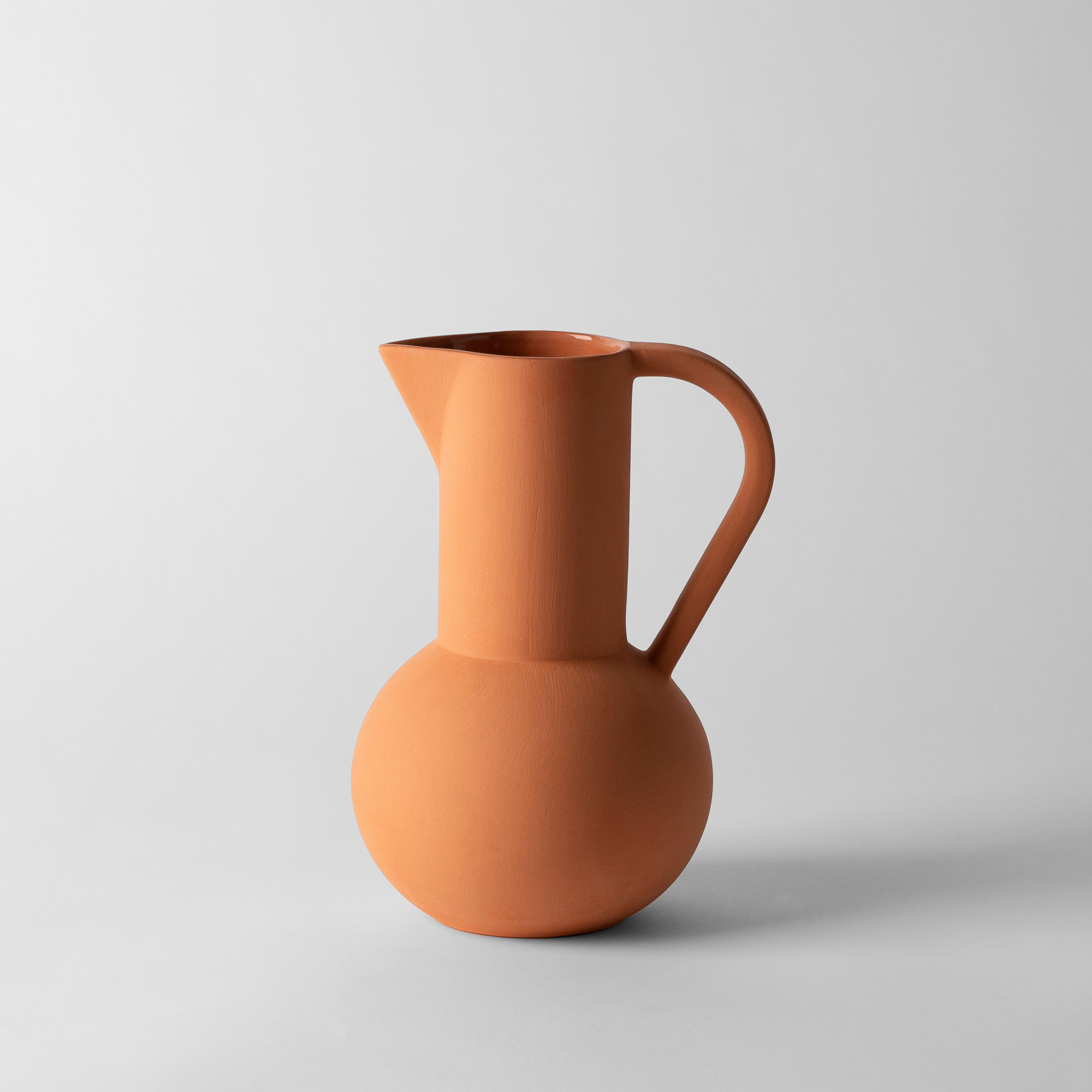 Nicholai Wiig-Hansen - Strøm - jug - medium - terracotta - raawii